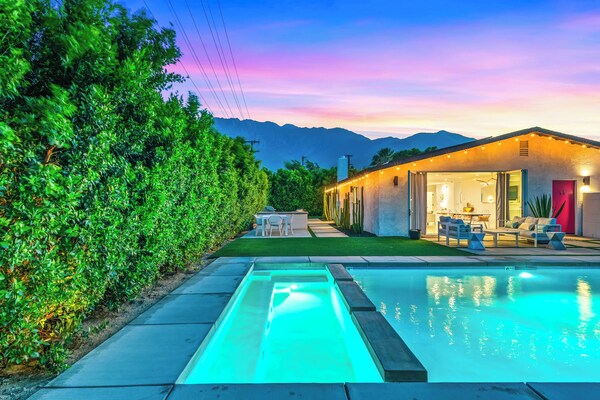 Chic Private Oasis, 4 Br, Huge Pool & Spa, Views! - Palm Springs, CA