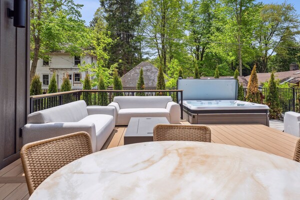 Newly Built Luxury Home With Pool / Hot Tub And Mckinley Beach Access - New Buffalo, MI