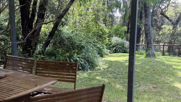 Perfect Relaxed Beach House With River Frontage - Broulee