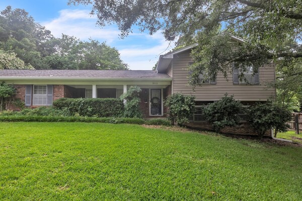 Hummingbird Hideaway - Studio With Queen Size Bed - Starkville, MS