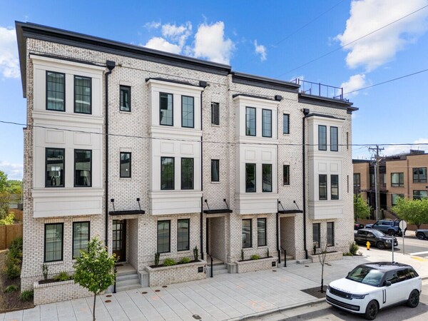 Luxury Downtown Townhouse - Roof Top Deck! - Raleigh, NC