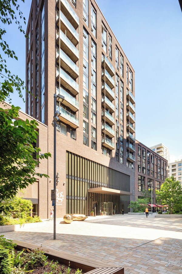 American Embassy Luxury 2 Bed 2 Bath Top Location! - Greenwich