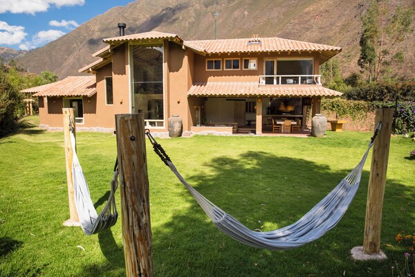 Luxurious 4-bedroom House In Delightful Urquillos Huayllabamba With Wifi - Cusco