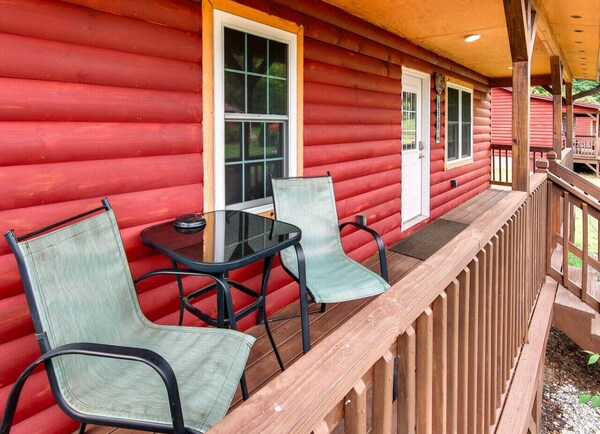 Cozy Smoky Mtn Cabin: Pointing To Fun & Relaxation - Cherokee, NC