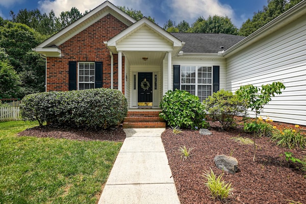 Charming 3-bedroom Home In Quiet Waxhaw Neighborhood. - Andrew Jackson State Park, Lancaster