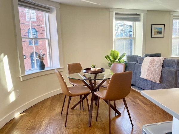 4 King Suites, Downtown, Outlets, Beach, Historic - Portsmouth, NH