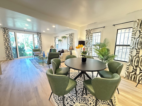 Modern 2br + Sofa Bed + 2bth In Miracle Mile - Los Angeles, CA