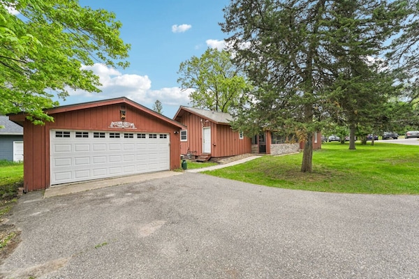 Canyon Cottage By Sundara & Wild Rock - Lake Delton, WI