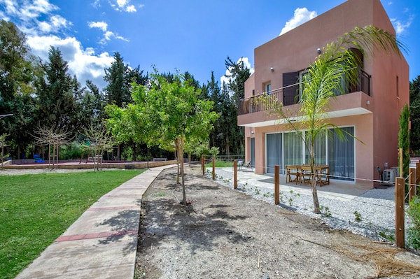 Aphrodite Gardens Modern Villas By Vichy Holidays - Мандрия