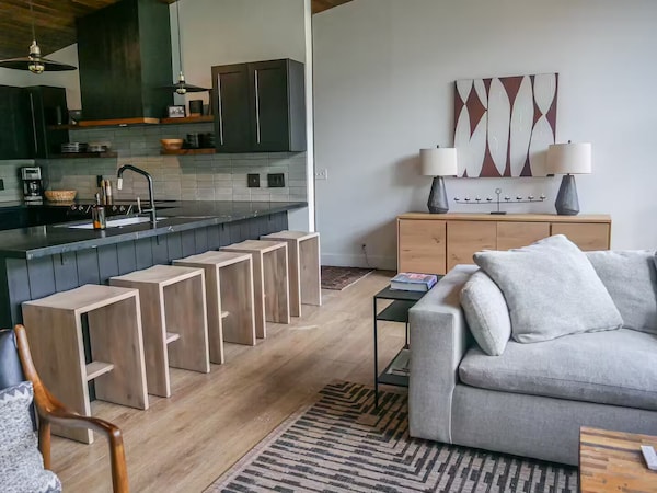 A House In The Mountains - Modern Spacious & Views - Camp Nelson, CA