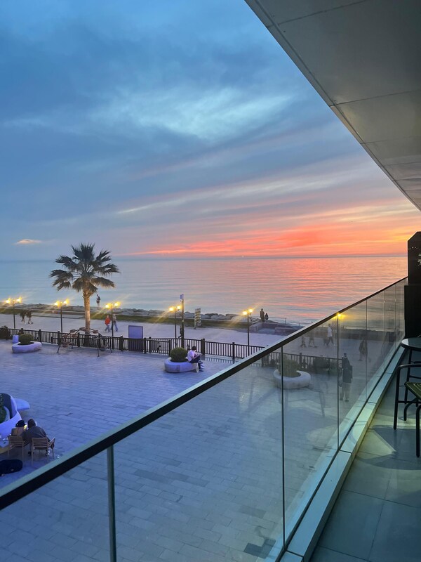 Batumi View  Stylish Seaside Apartment With Breathtaking Views - 巴統