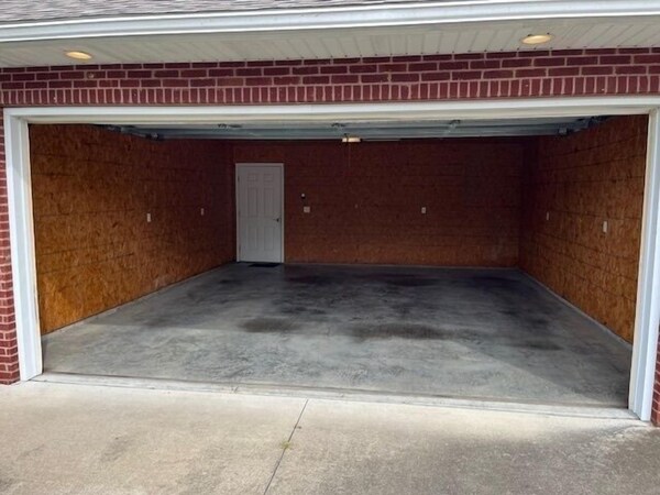 Convenient Golf Course Condo! - Marion, IL