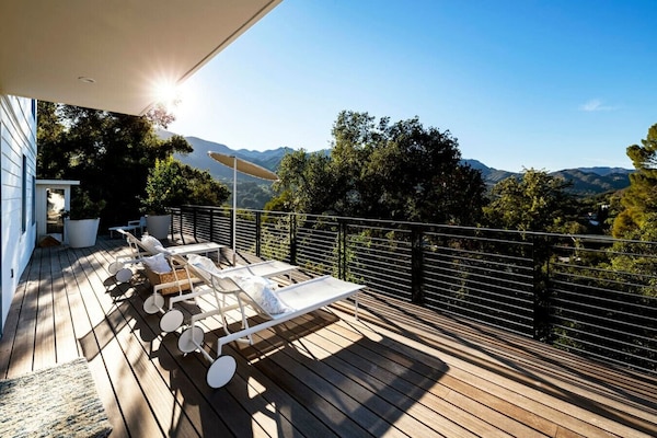 Hillside Hideaway W/ Deck & Spa In Topanga Canyon - Topanga, CA