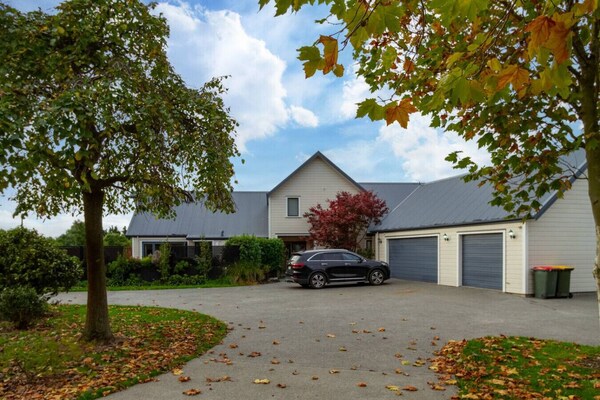 Group Retreat Near Top Wedding Venues Games Room - Rolleston