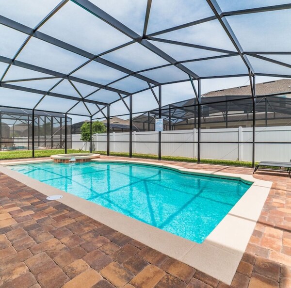 Awesome6 Bed 6 Bath Palace With Pool And Jacuzzi In Lovely Four Corners Fl. - Davenport, FL