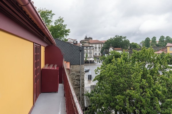 Hostwise - Lovely Flat W/ Mezzanine - Fafe
