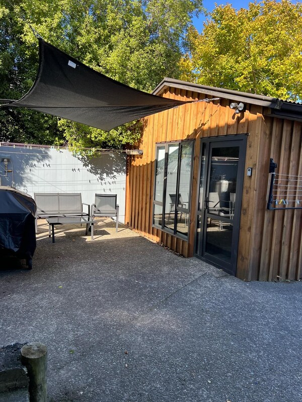 Hamner Self-contained Sleepout Tiny Space - Hanmer Springs