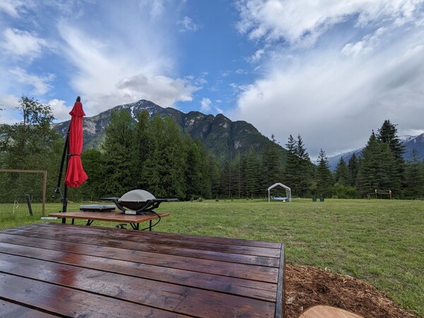 Mountain View Micro Cabin - British Columbia