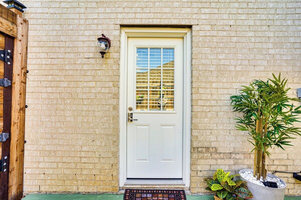 Explore & Unwind: Charming Bedford Apartment - Grapevine, TX
