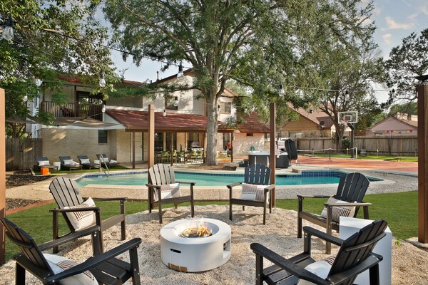 Sleeps 20~sport Court~heated Pool~hot Tub~putt Putt~games - サン・アントニオ, TX