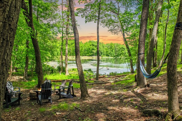 Lakeview Retreat W/ Kayaks + Game Room | Gated Community W/ Lake + Beach Access - East Stroudsburg, PA