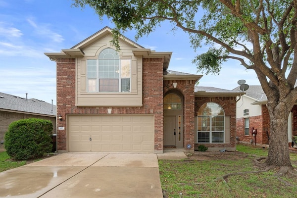 Round Rock 3-bedroom House With Loft Office +Yard+wifi, Ac- Near Kalahari - Pflugerville, TX