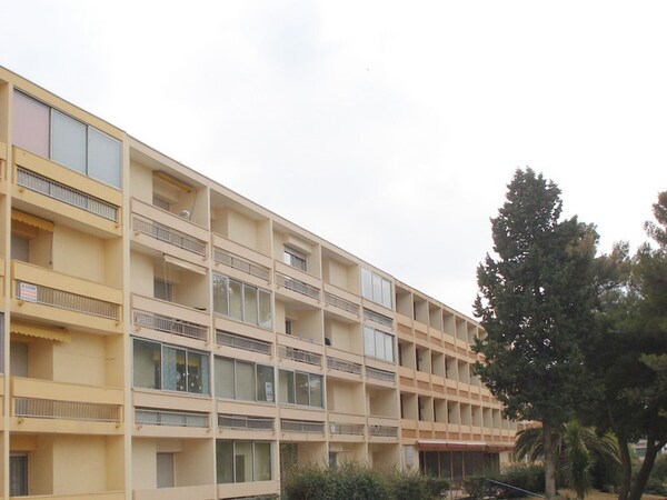 Studio For 2 In Balaruc-les-bains, Pets Allowed, Air Conditioned - 세트