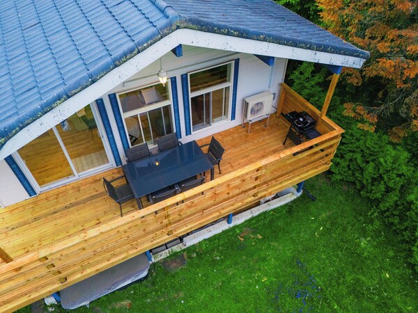 Le Chalet Blanc, Lakefront With Jacuzzi - Quebec