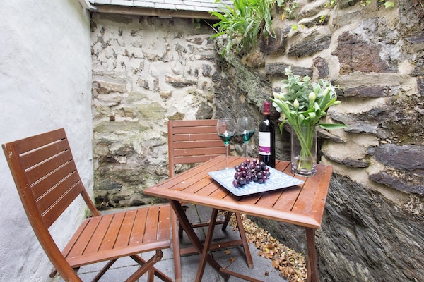 Perfectly Located To Enjoy Breathtaking Sea Views Of Porthleven Beach & Harbour - Praa Sands