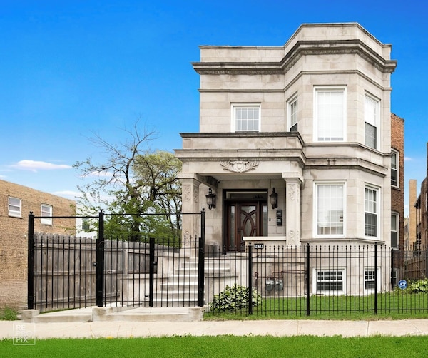 Charming 2-bedroom Apartment In Fabulous Chicago With Wifi, Game Space - Fernwood - Chicago