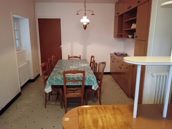 Welcome To This Charming Room Located At 32 Avenue Victor Hugo. - Locarn