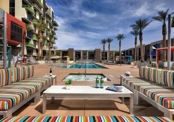 Balcony Luxury High Rise Downtown Fremont Casinos - Las Vegas, NV