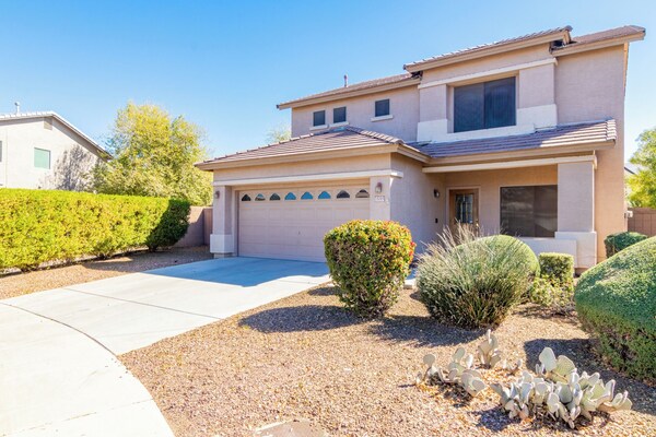 Spacious 4 Bedroom Home With Pool / Game Room - Surprise, AZ