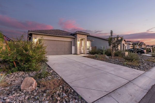 Charming Home In Goodyear- Firepit/bbq/putting - Goodyear, AZ