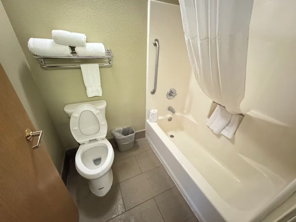 Move-in Ready Rentals Furnished Rooms All Utilities Included - 샌안토니오