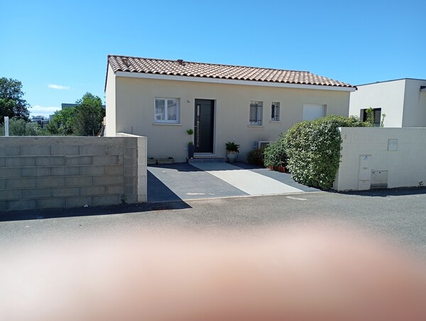 Charming Single-storey House In A Quiet Location - Pézenas