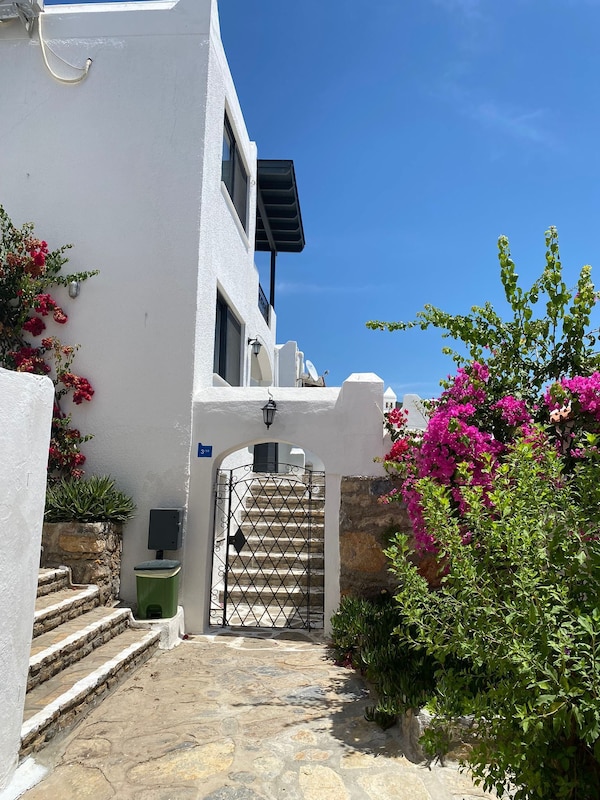Relax At Kun House  Sea View, Garden, Shared Pool & Central Location In Bodrum - Bitez