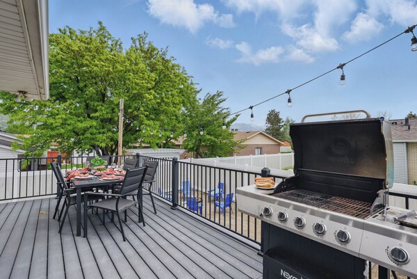 The Homebody Club- Sleeps 16, Xbox, Poker, 6 Bed - Golden Pond, Orem