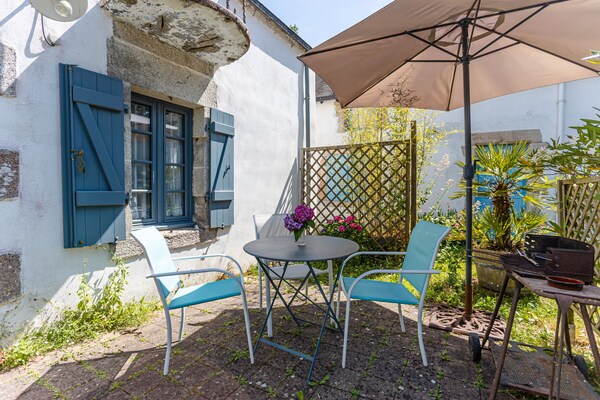 Cottage 'Petit Gite Confortable Dans Village' With Private Terrace, Shared Garden And Wi-fi - Morbihan