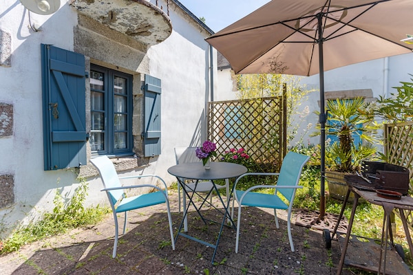 Cottage 'Petit Gite Confortable Dans Village' With Private Terrace, Shared Garden And Wi-fi - Morbihan