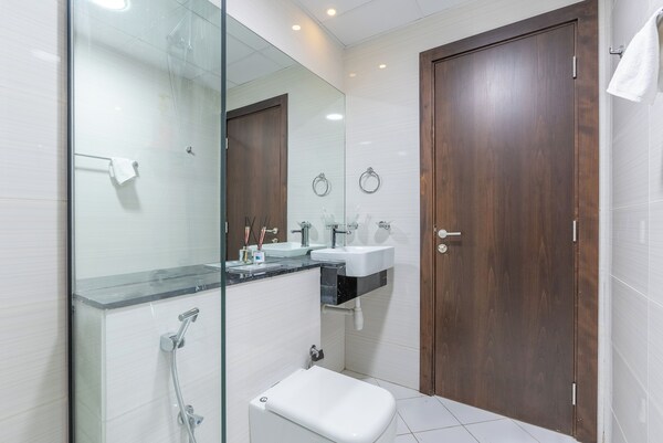 Cozy Bed & Breakfast In Charming Dubai With Wifi,ac, Fitness Room, Swimming Pool - Dubái