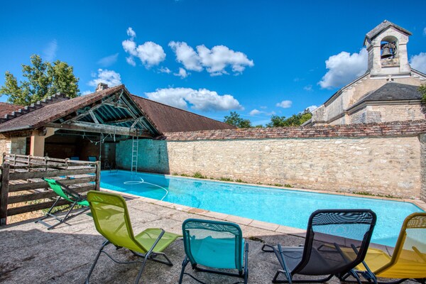 Maison De Vacances 'L'aile Est' Avec Piscine Partagée, Terrasse Privée Et Wi-fi - Dordogne