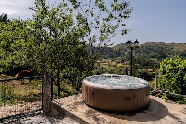 Apartment 'Inferior' With Mountain View, Shared Garden And Wi-fi - Ponte da Barca