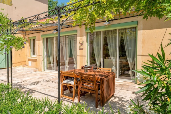 Maison De Vacances 'Le Secret D'hestia' Avec Piscine Partagée, Wi-fi Et Climatisation - Pierrelatte