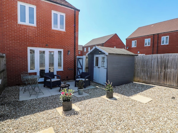 Ty Bach Twt Llanelli, Pet Friendly, With A Garden In Llanelli - Carmarthenshire