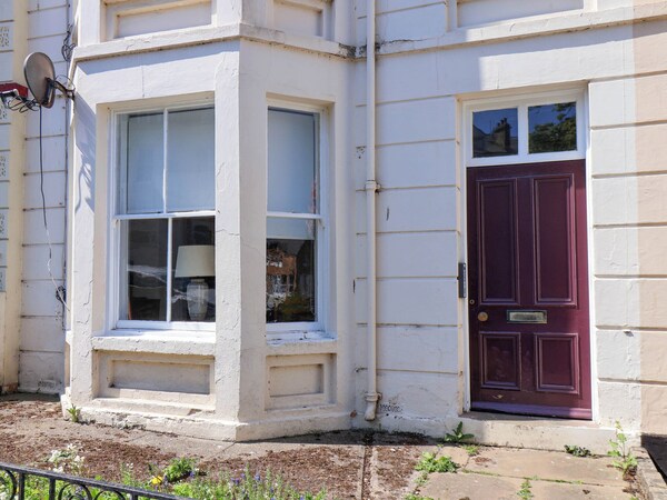 Flat 1, Pet Friendly, Country Holiday Cottage In Scarborough - Scarborough