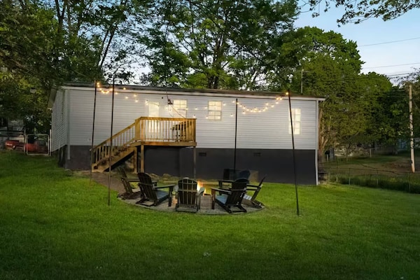 Charming 3 Bedroom Home Minutes From Nrg Featuring A Fire Pit/outdoor Games - Hilltop, WV