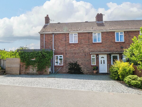 3 Birkbeck Way, Pet Friendly, With Hot Tub In Norwich - Norwich