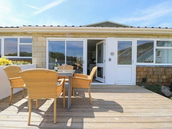 Cape 11, Family Friendly, Country Holiday Cottage In Yarmouth - Milford on Sea