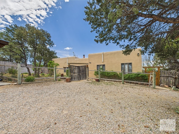 Peaceful, Serene Retreat With Guest House Option - Santa Fe, NM